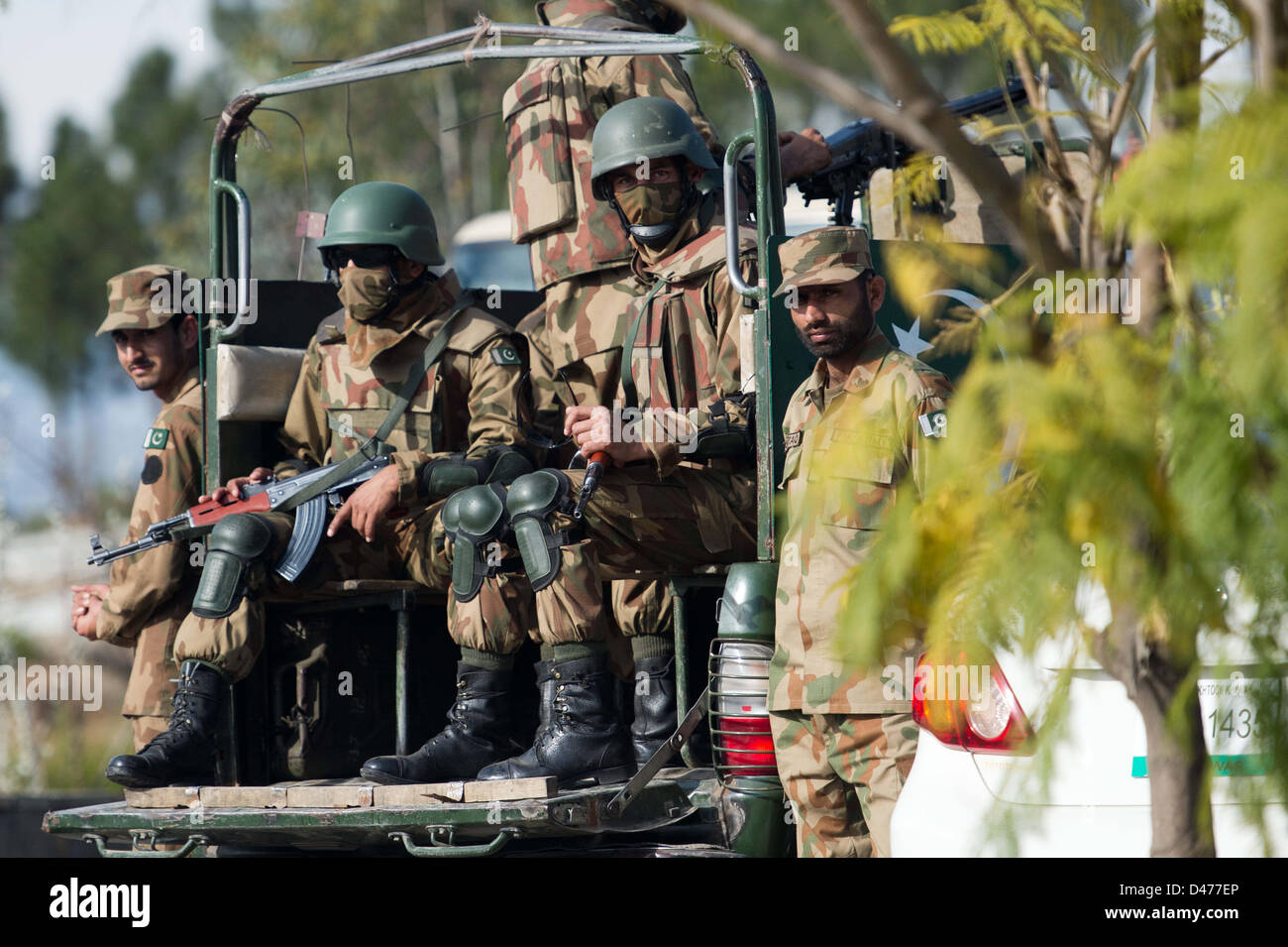 Swat District, Pakistan. 7th March 2013. Pakistani soldiers patrol in ...