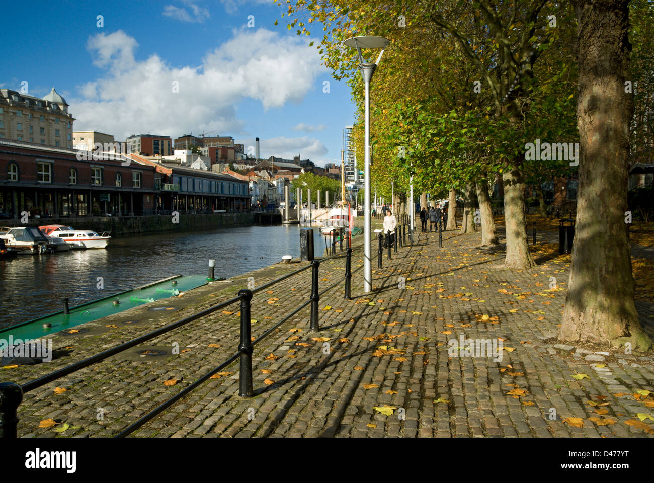 narrow quay floating harbour bristol Stock Photo - Alamy