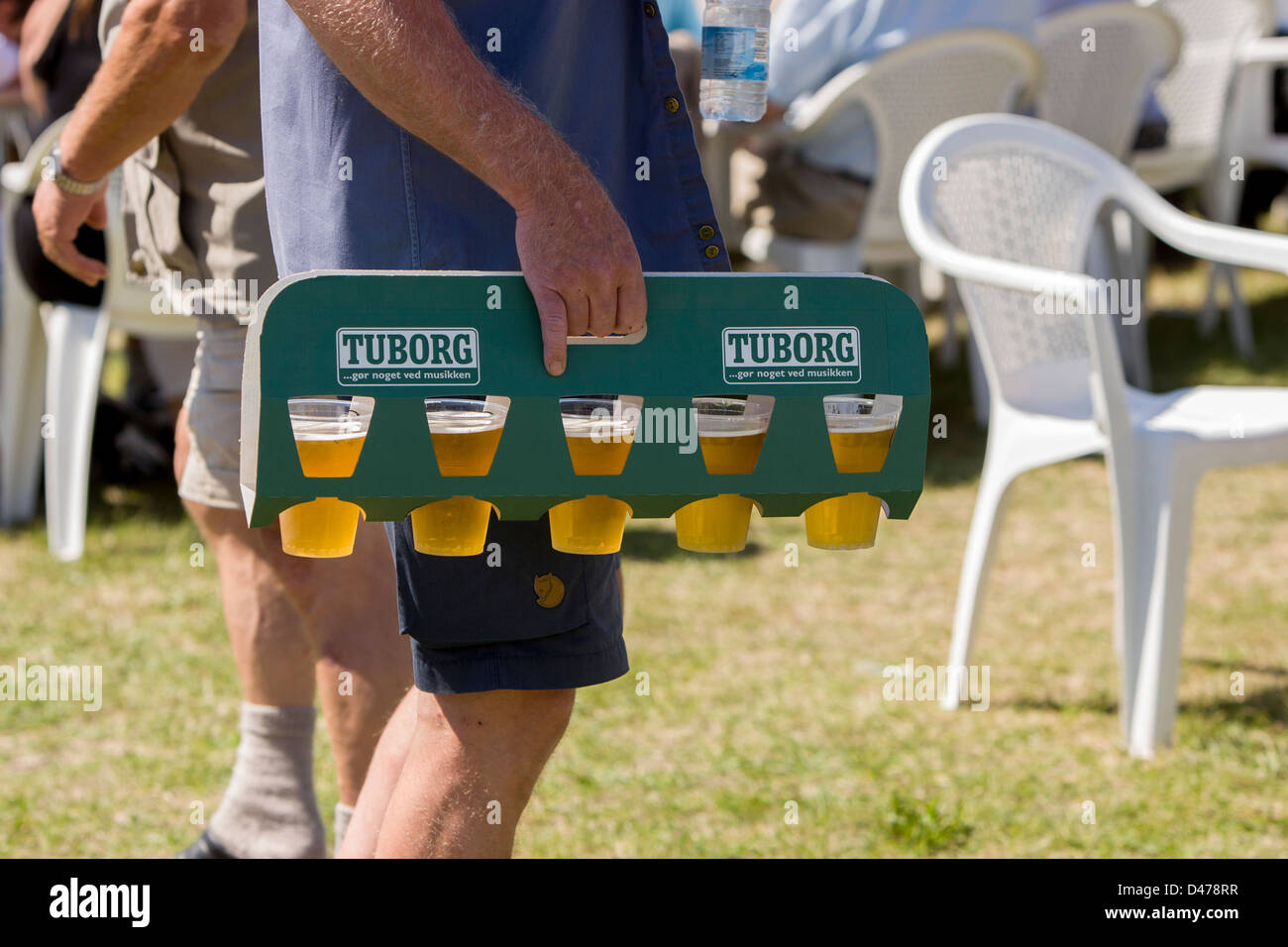 Carry beers hi-res stock photography and images - Alamy