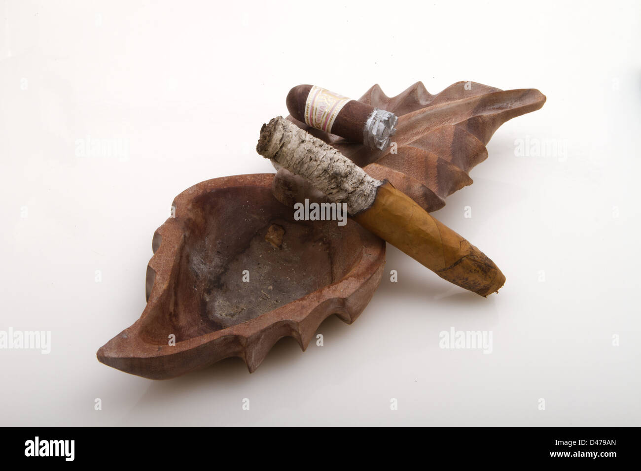 Cigar with long ash hi-res stock photography and images - Alamy