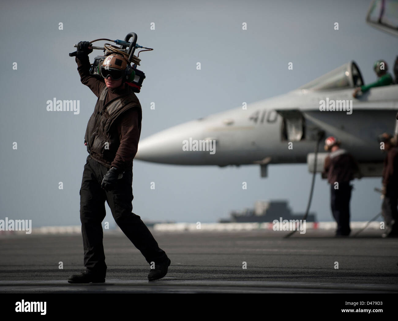 Aircraft hydraulic servicing unit hi-res stock photography and images ...