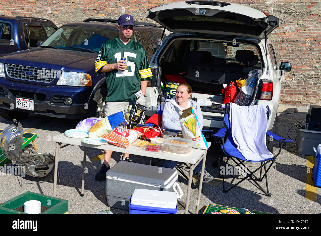 Fans Tailgating St. Louis Missouri MO Packers Rams Stock Photo - Alamy