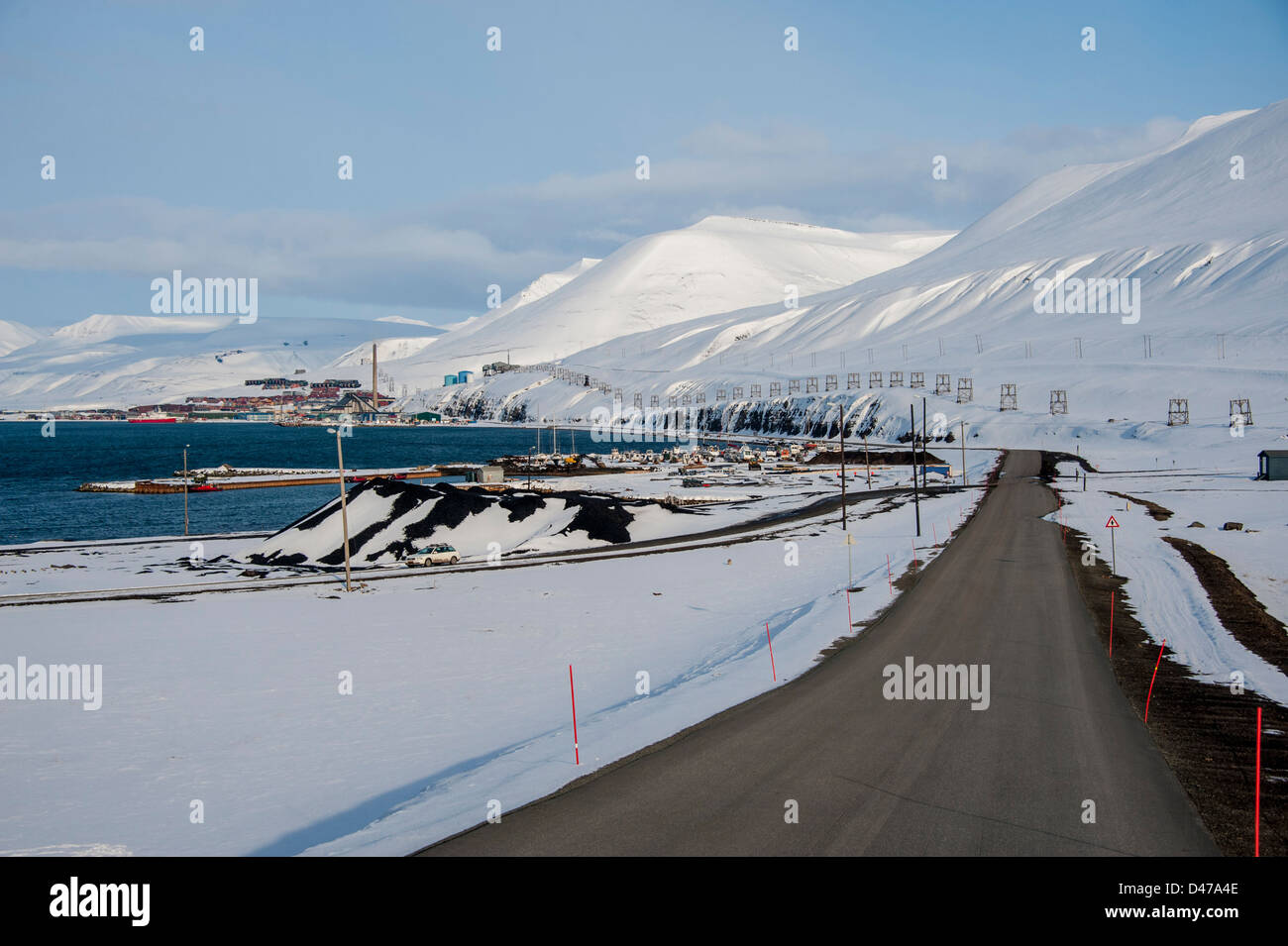 The road between Svalbard Airport and Longyearbyen with the dis-used ...