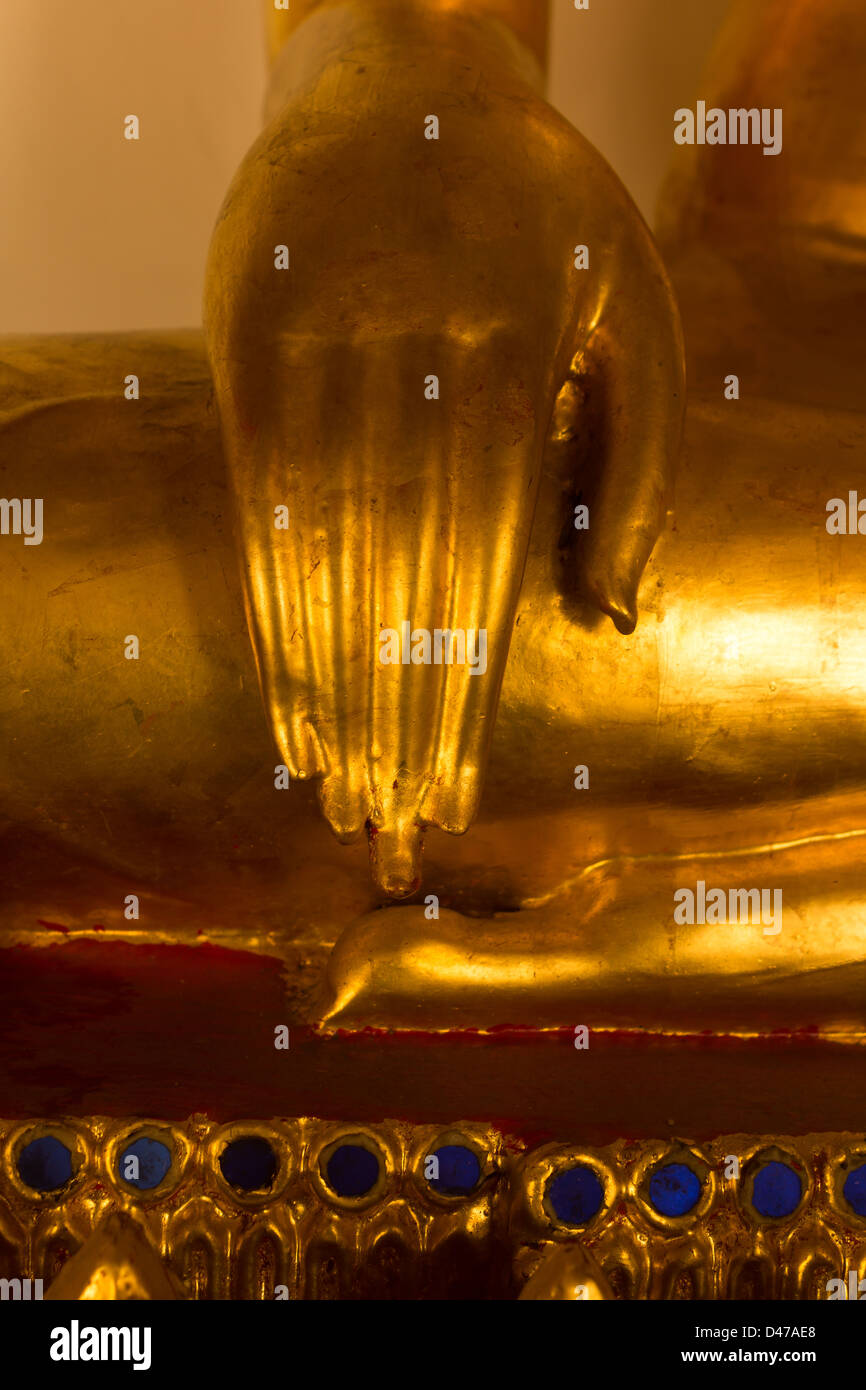 Close up hand sculpture hi-res stock photography and images - Alamy