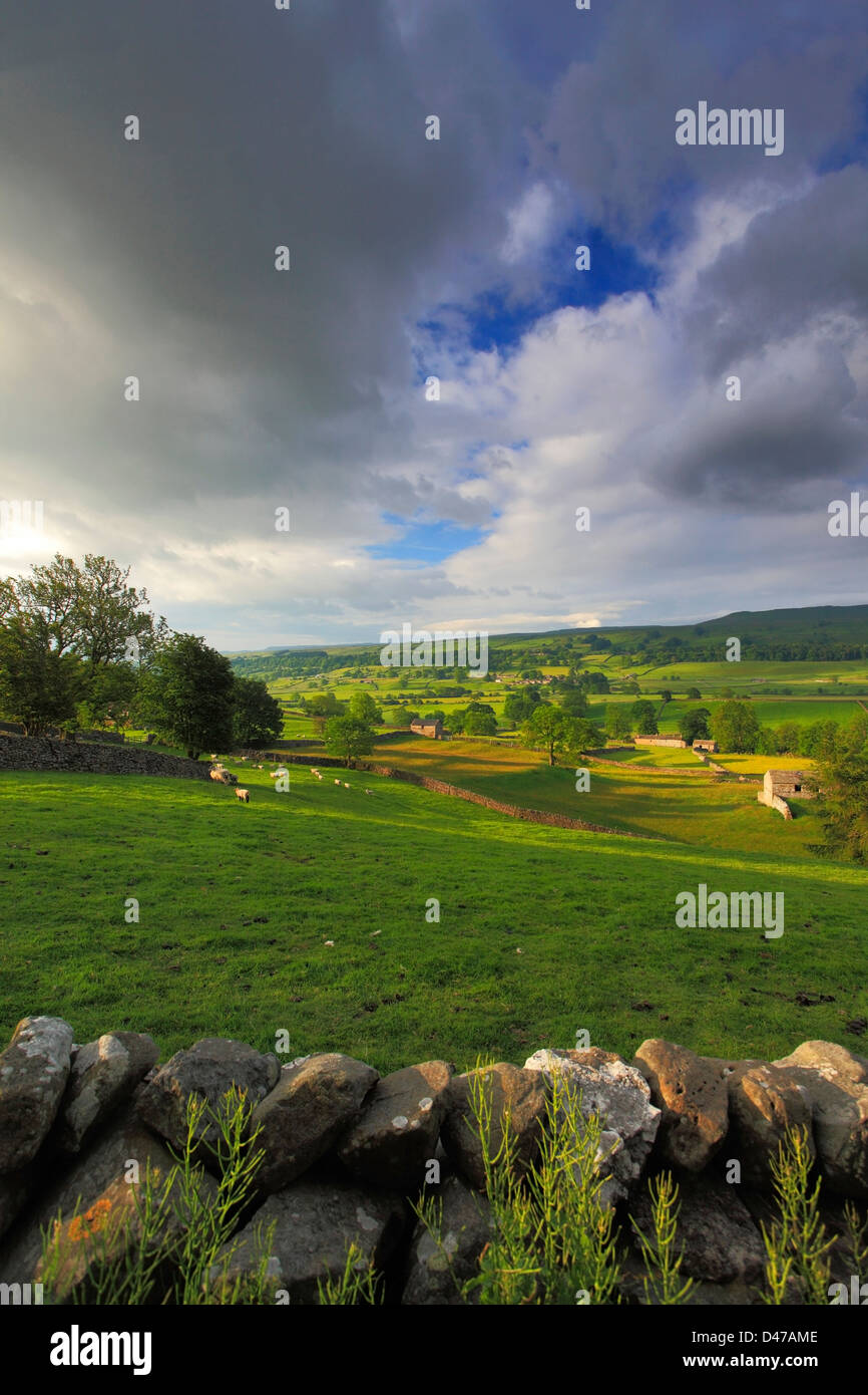 Askrigg village countryside rural hi-res stock photography and images ...