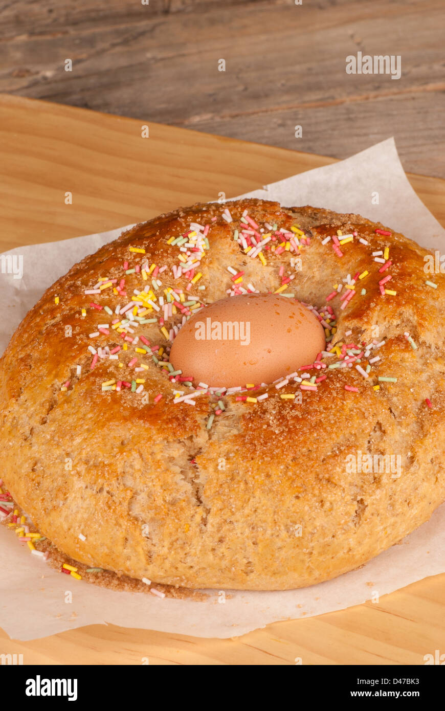 Mona traditional spanish cake hi-res stock photography and images - Alamy