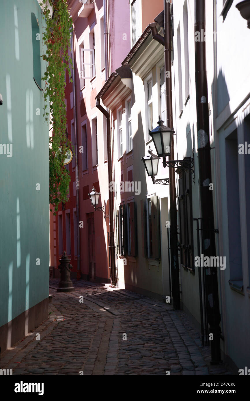 Smal Street in the old town of Riga, Latvia Stock Photo - Alamy