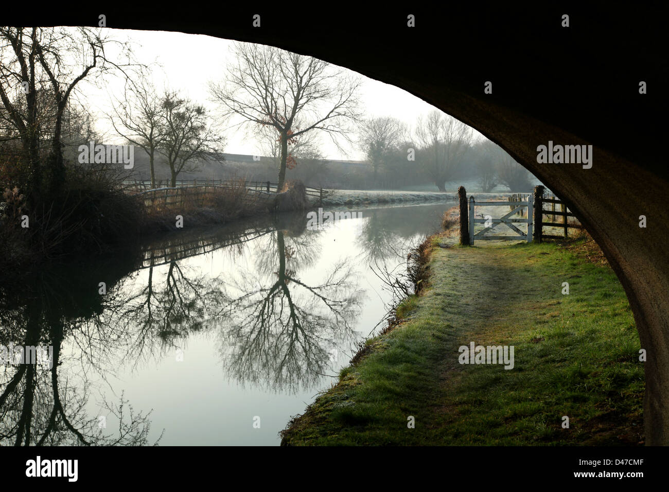 Bridge over the Oxford canal Stock Photo - Alamy