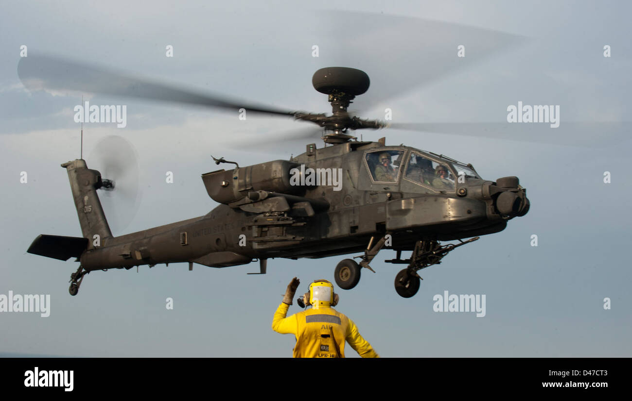 Apache flight deck hi-res stock photography and images - Alamy