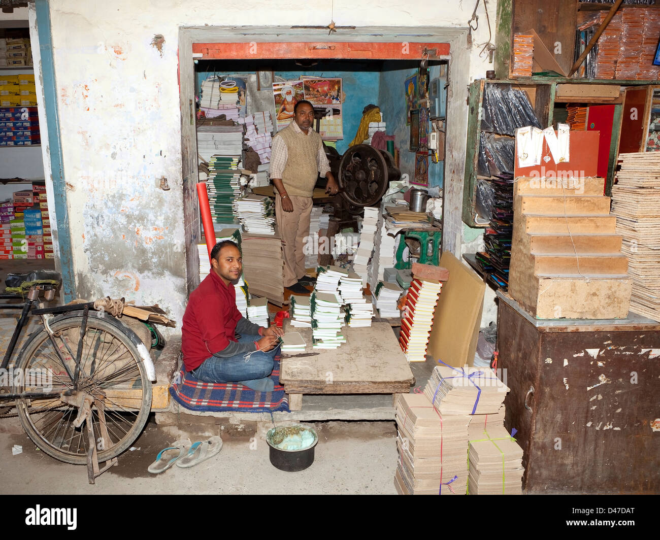 Book binding hi-res stock photography and images - Alamy