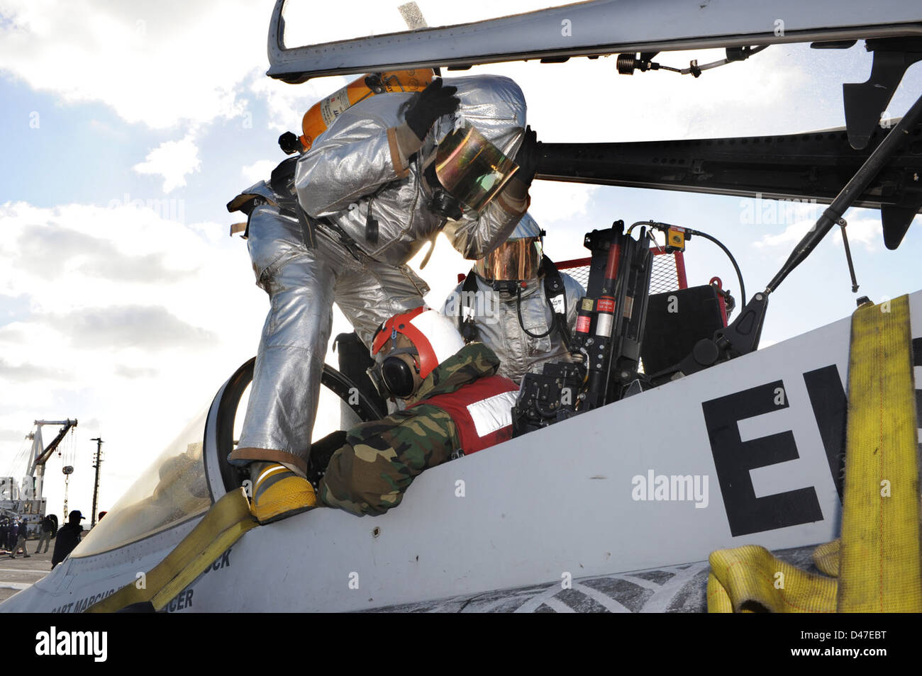 Sailors perform a flight deck fire drill aboard a U.S. Navy aircraft ...