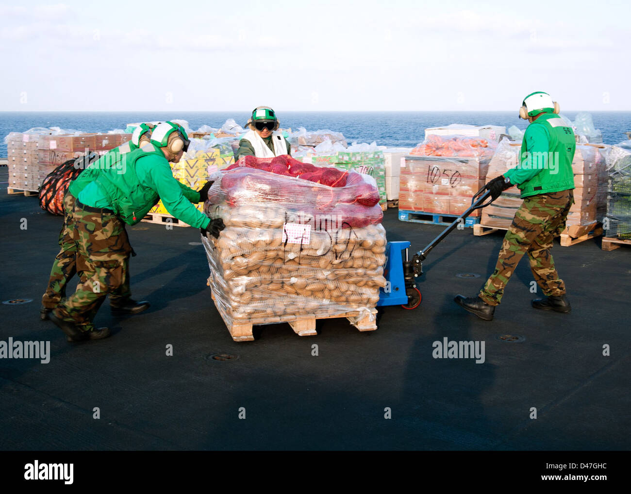 Ship of potatoes hi-res stock photography and images - Alamy
