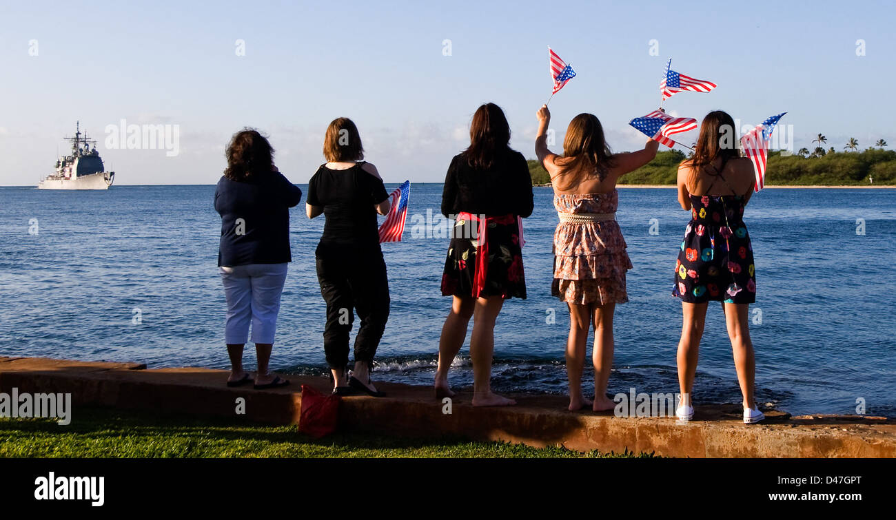 Family and friends welcome the USS Port Royal to Joint Base Pearl ...