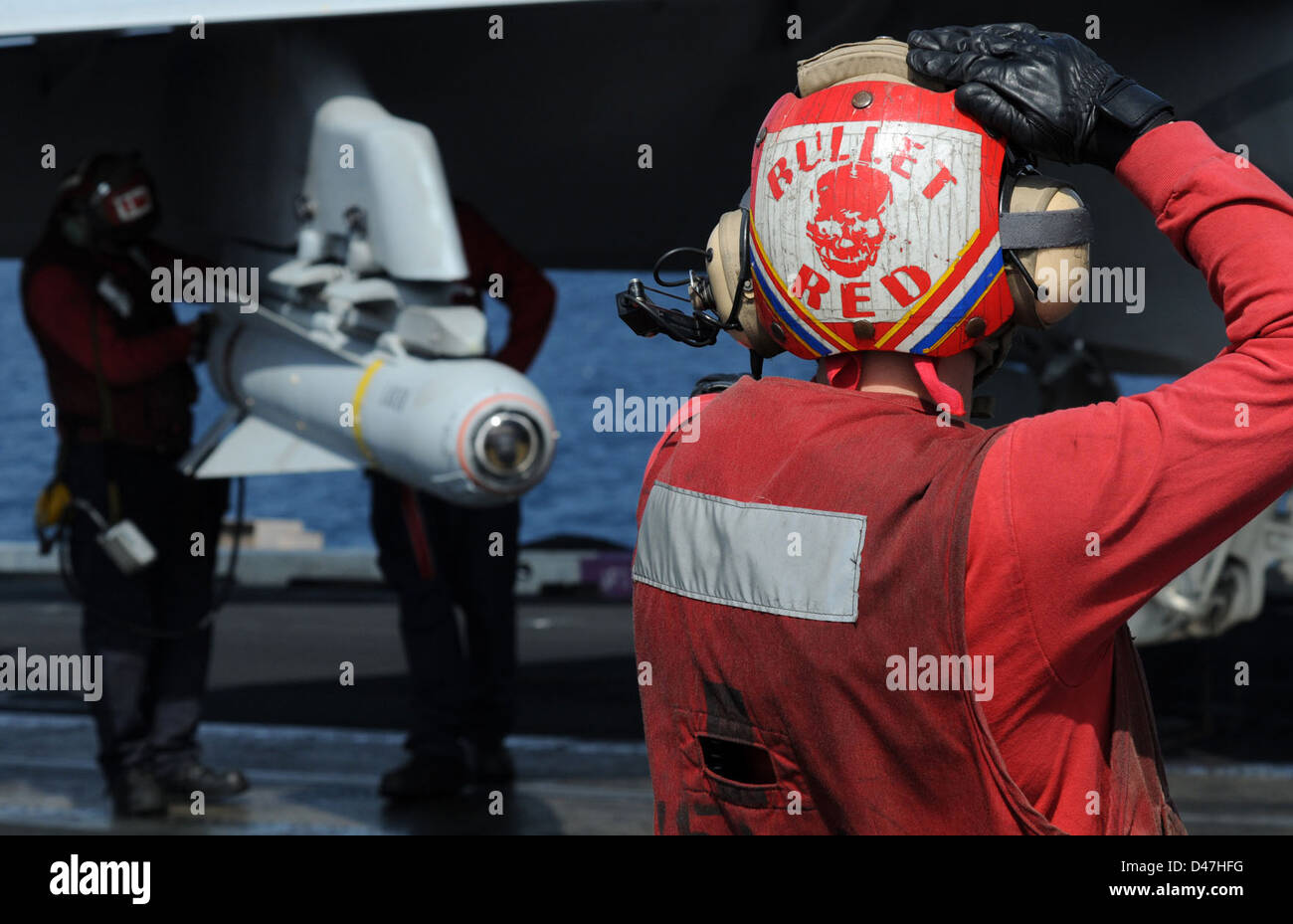 Aviation ordnancemen conduct final safety and readiness checks on ...