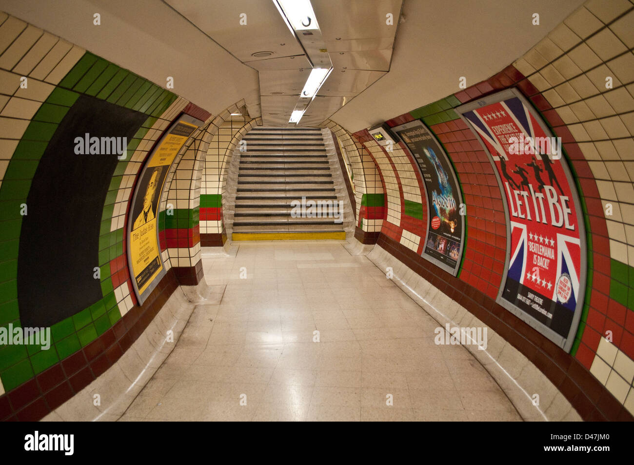 Empty tube station hi-res stock photography and images - Alamy