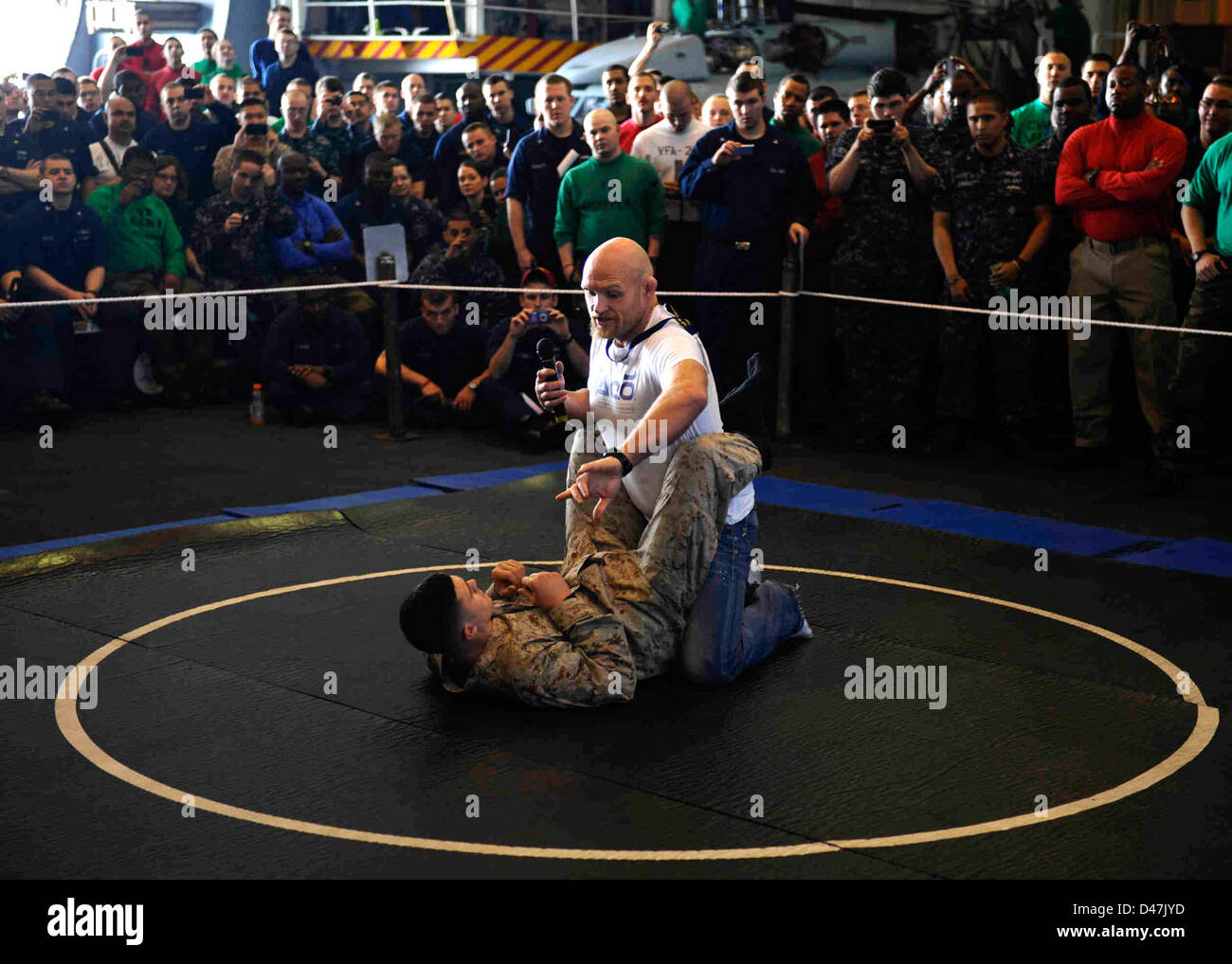 UFC fighter Keith Jardine demonstrates grappling moves Stock Photo - Alamy