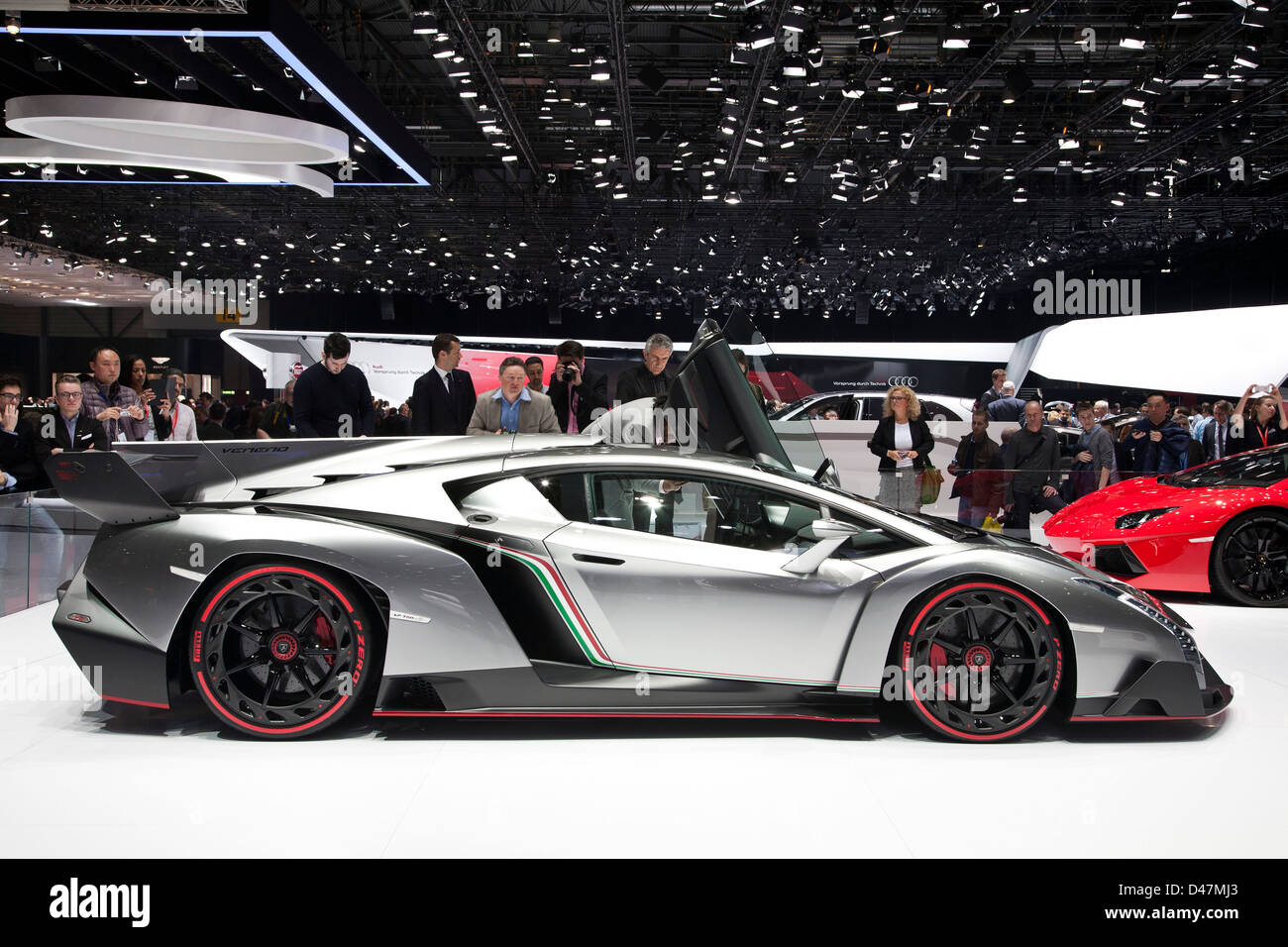 Lamborghini Veneno Side View