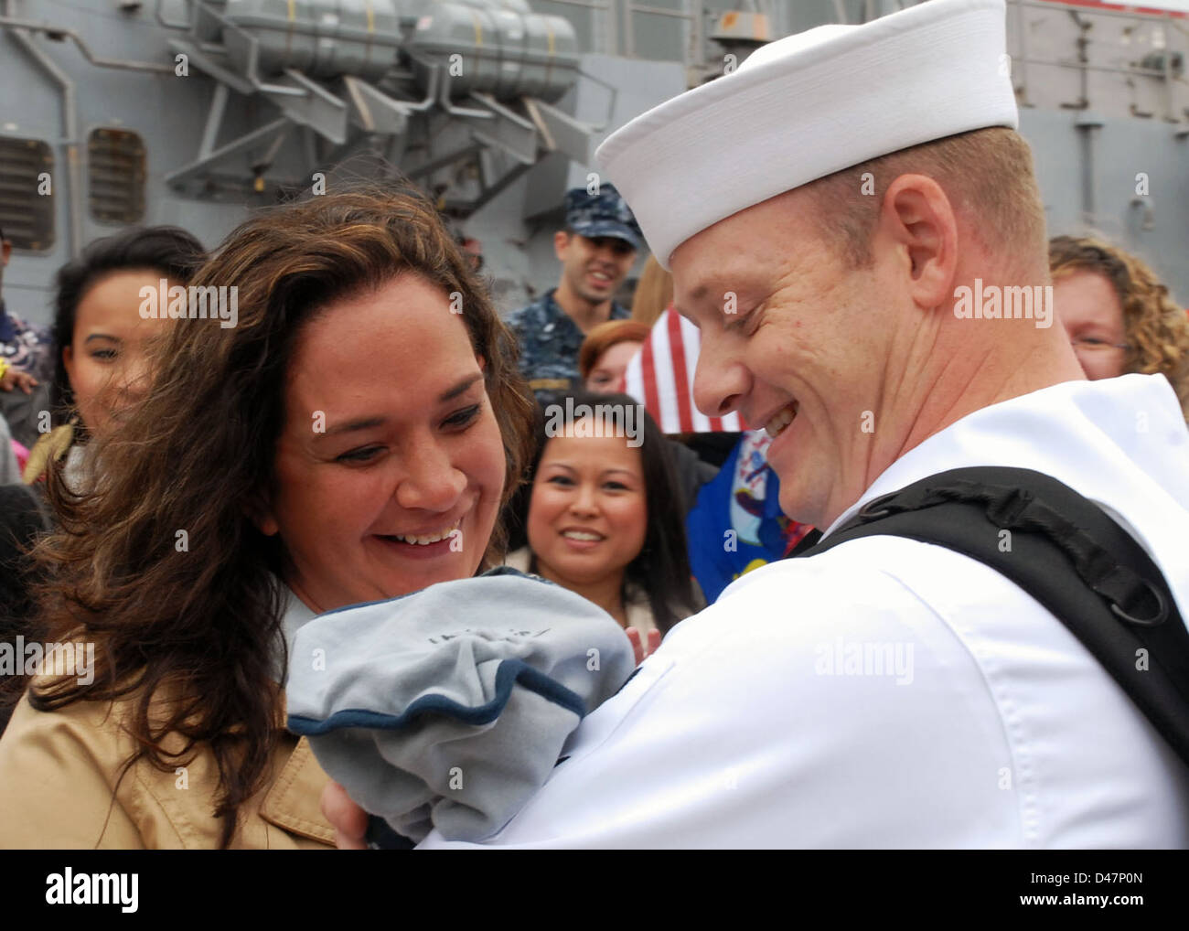 USS Donald Cook arrives in Norfolk, Virginia, marking the ship's return ...