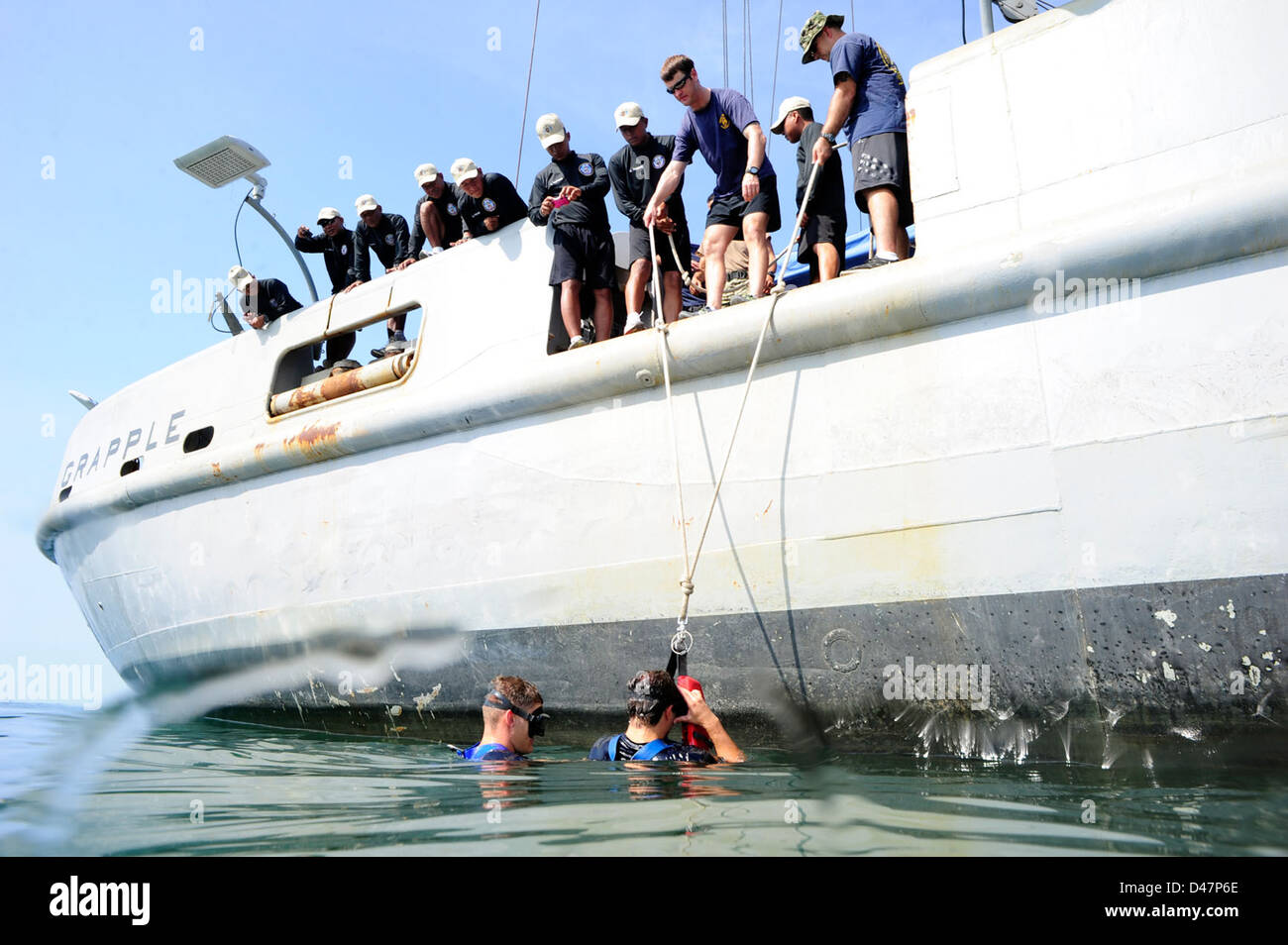 U.S. and Panamanian divers collaborate in training exercises, enhancing ...