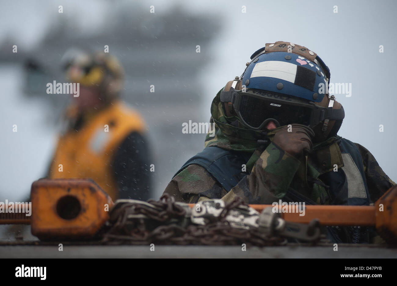 Flight deck tractor hi-res stock photography and images - Alamy