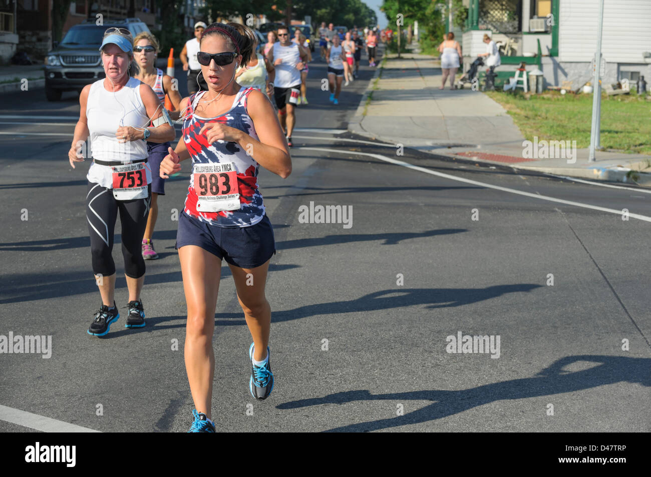 Front facing crowd hi-res stock photography and images - Alamy