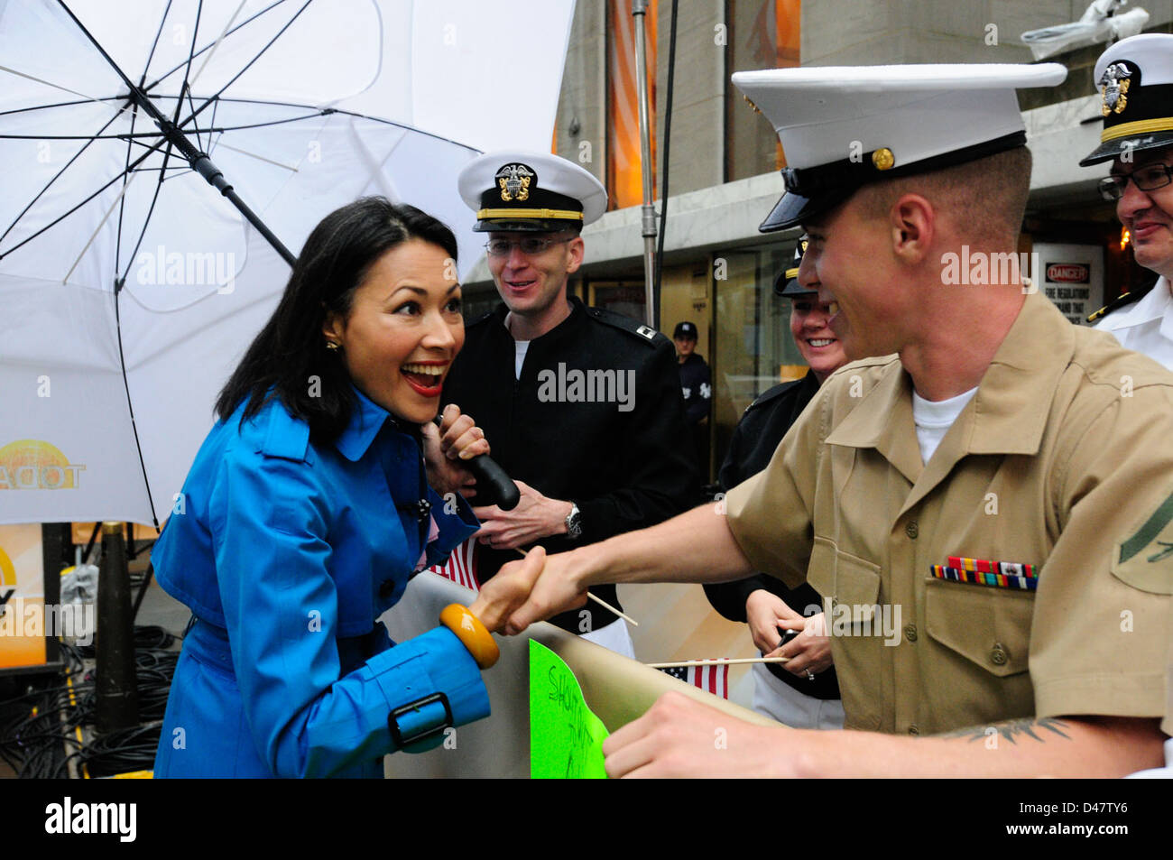 Ann Curry, anchor for The Today Show, thanks a Marine for his service ...