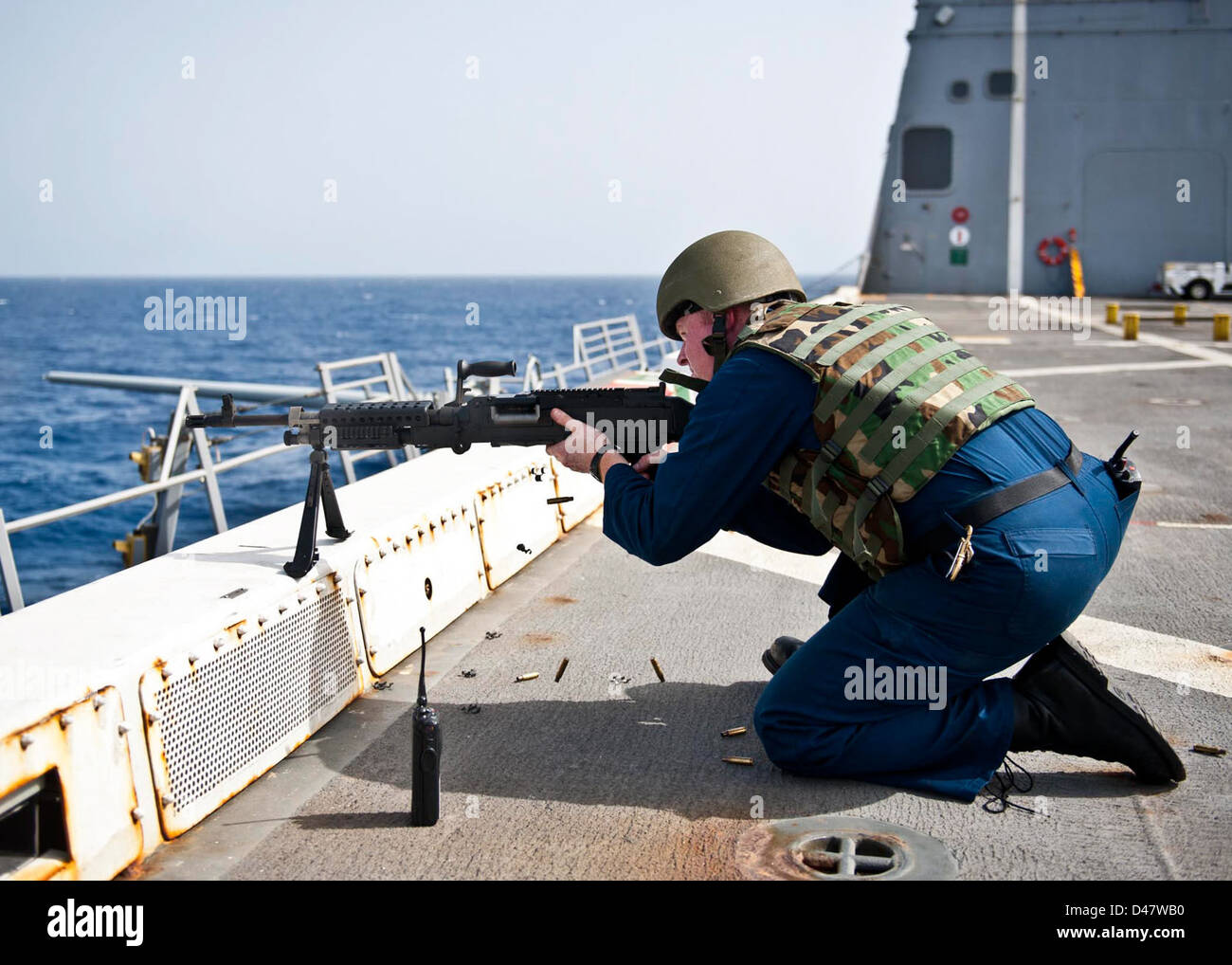 Sailor fires m240b machine gun hi-res stock photography and images - Alamy