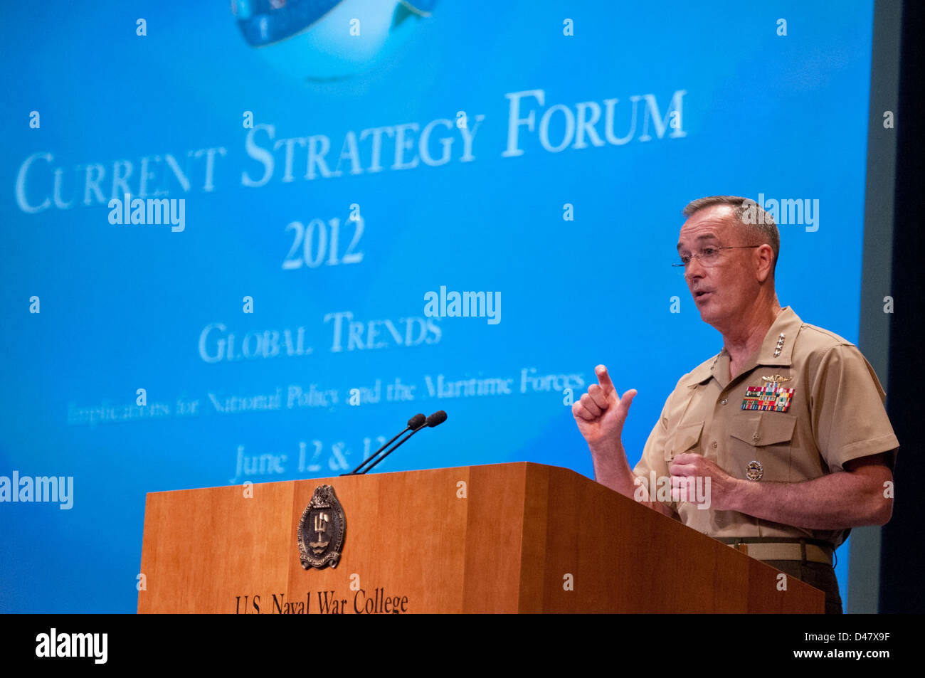 Assistant commandant of the marine corps hi-res stock photography and ...