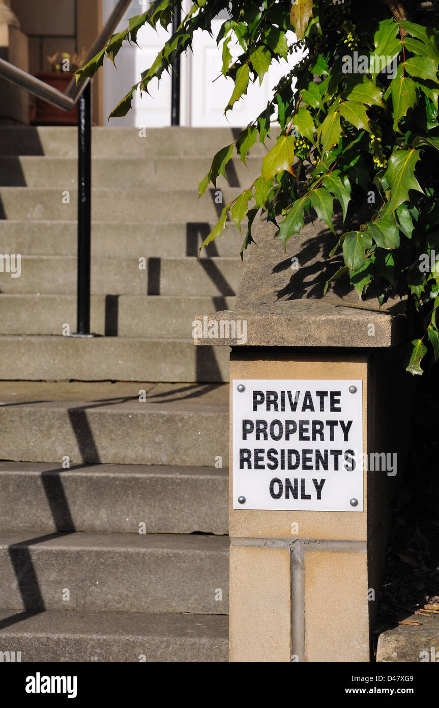 Private residents only sign hi-res stock photography and images - Alamy
