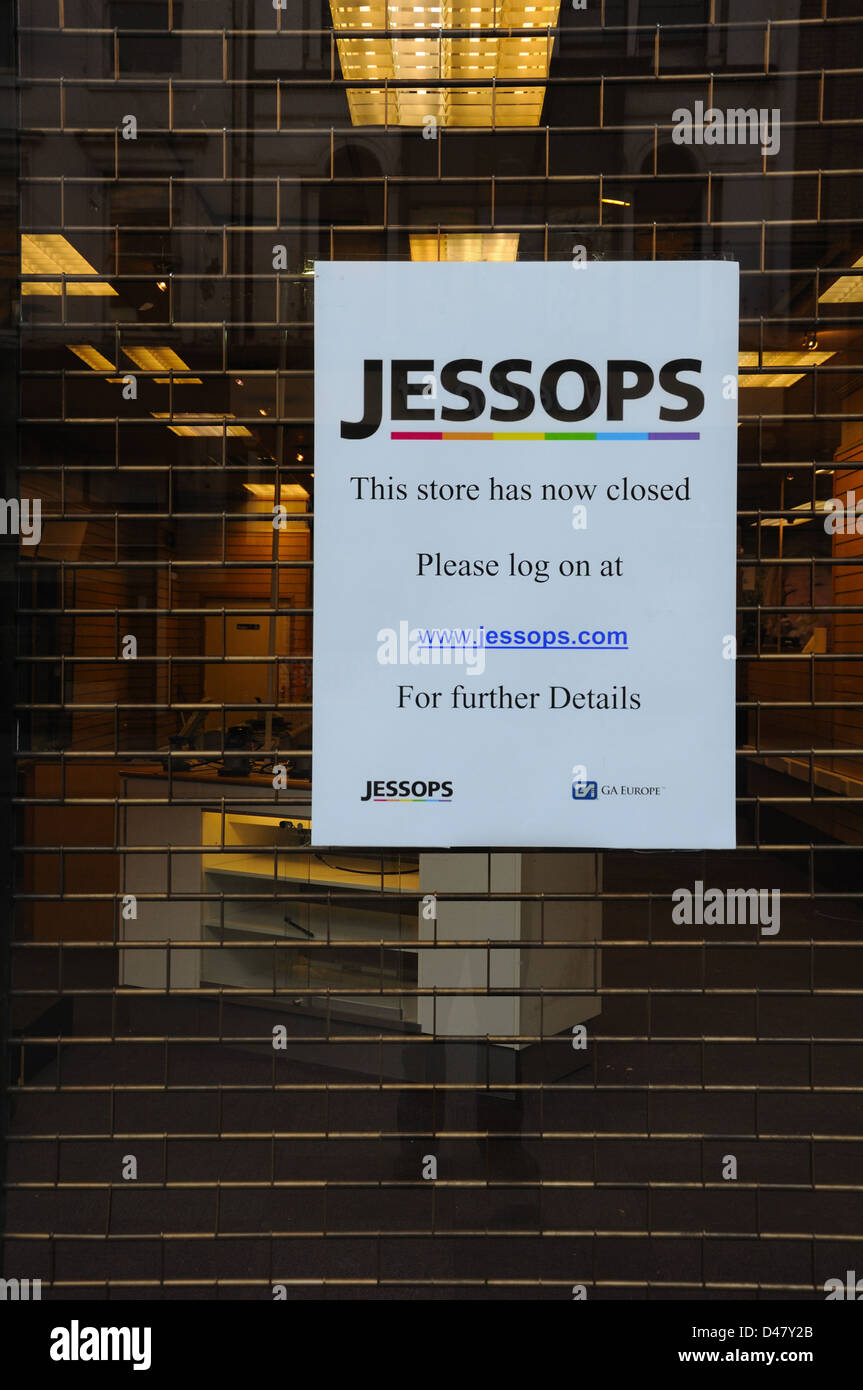 Shop closed closure notice hi-res stock photography and images - Alamy