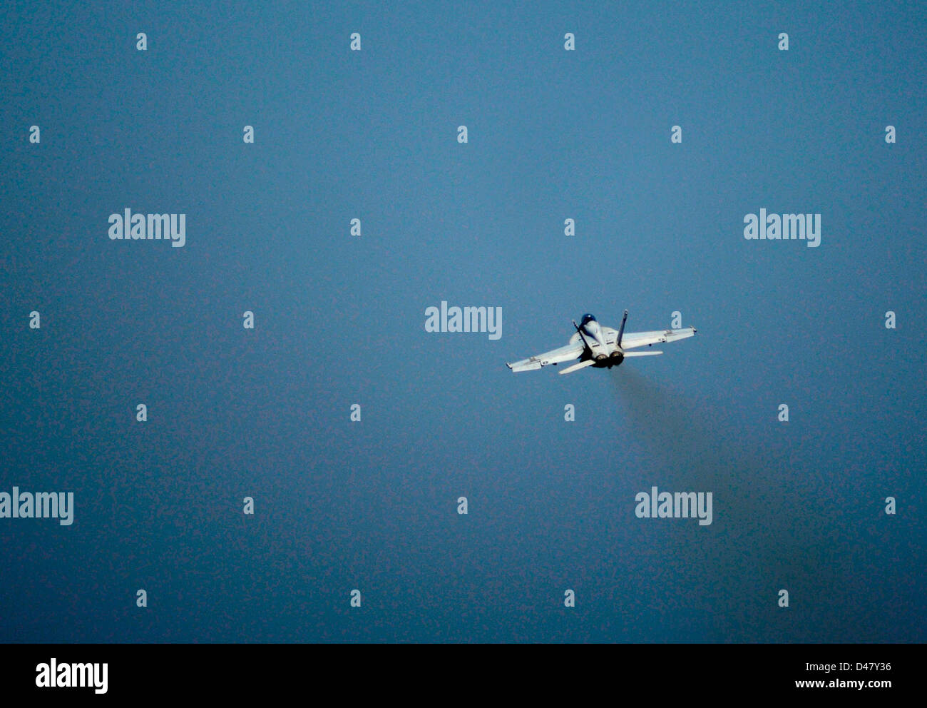 Uss abraham lincoln in gulf hi-res stock photography and images - Alamy