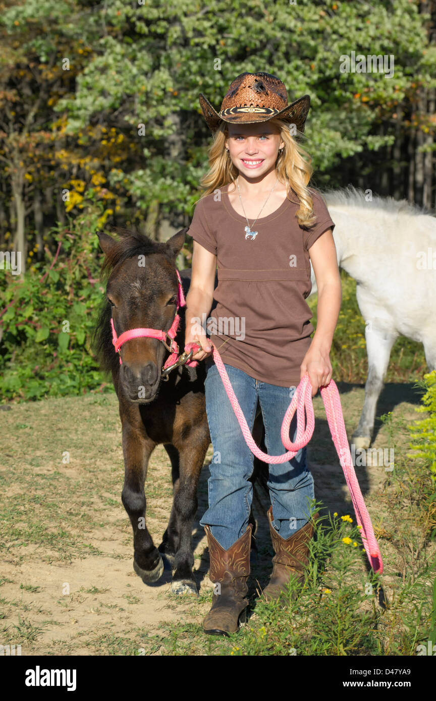 Pretty thirteen year old girl hi-res stock photography and images - Alamy