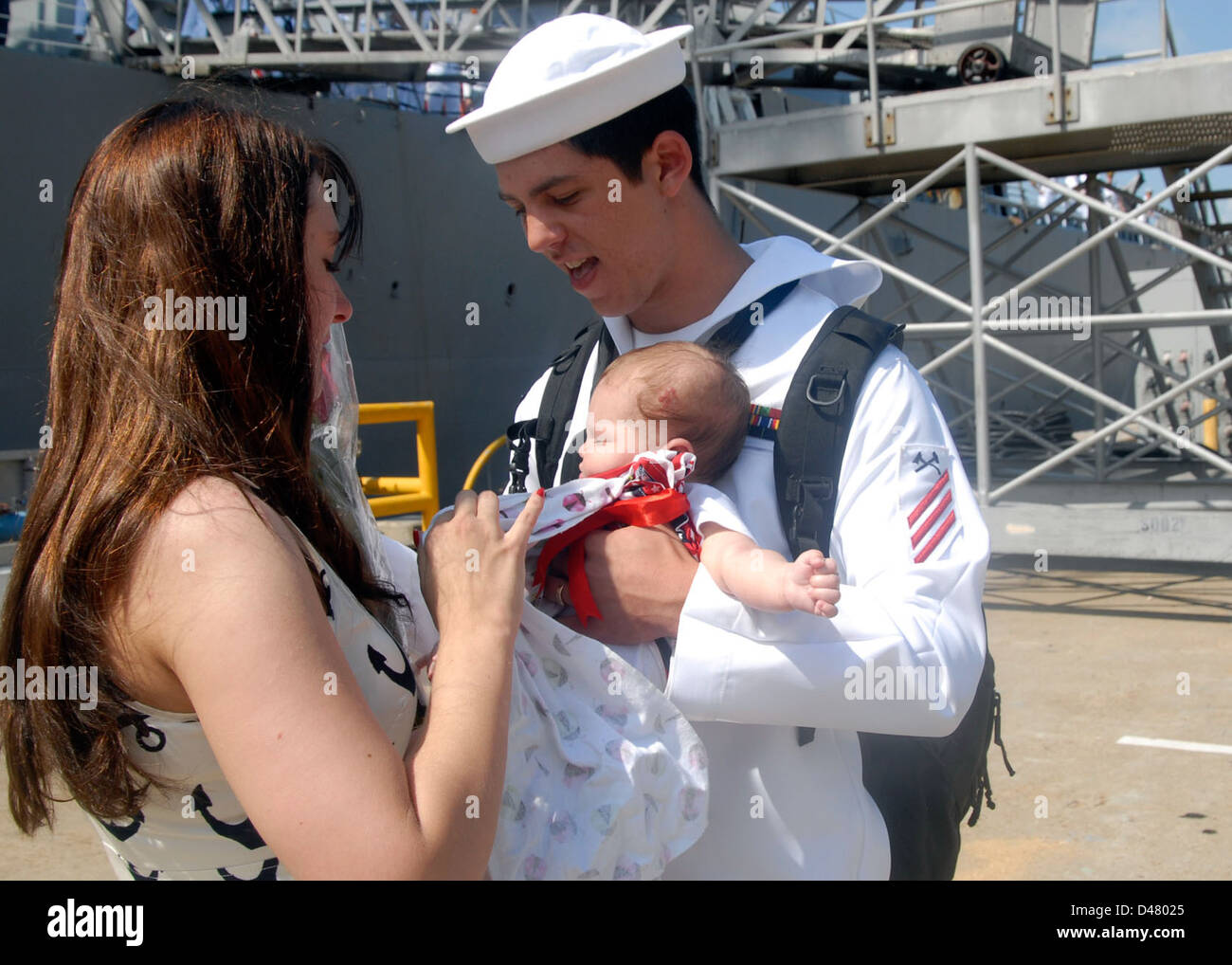 A U.S. Navy Sailor reunites with his family upon returning to Norfolk ...