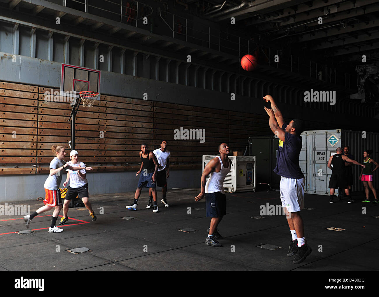 Sailors and Marines from the U.S. Navy and Marine Corps play basketball ...