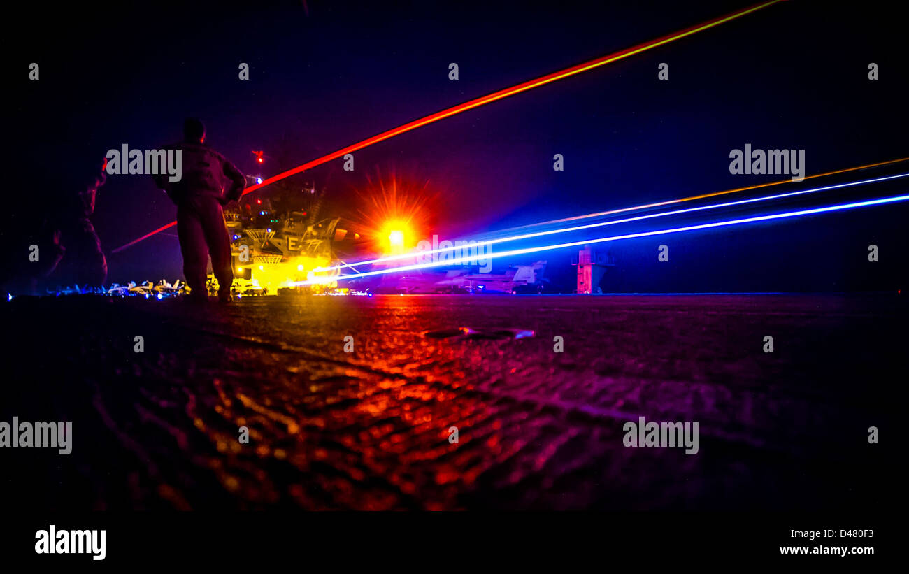 Secretary of the Navy (SECNAV), Ray Mabus, observes nighttime flight ...