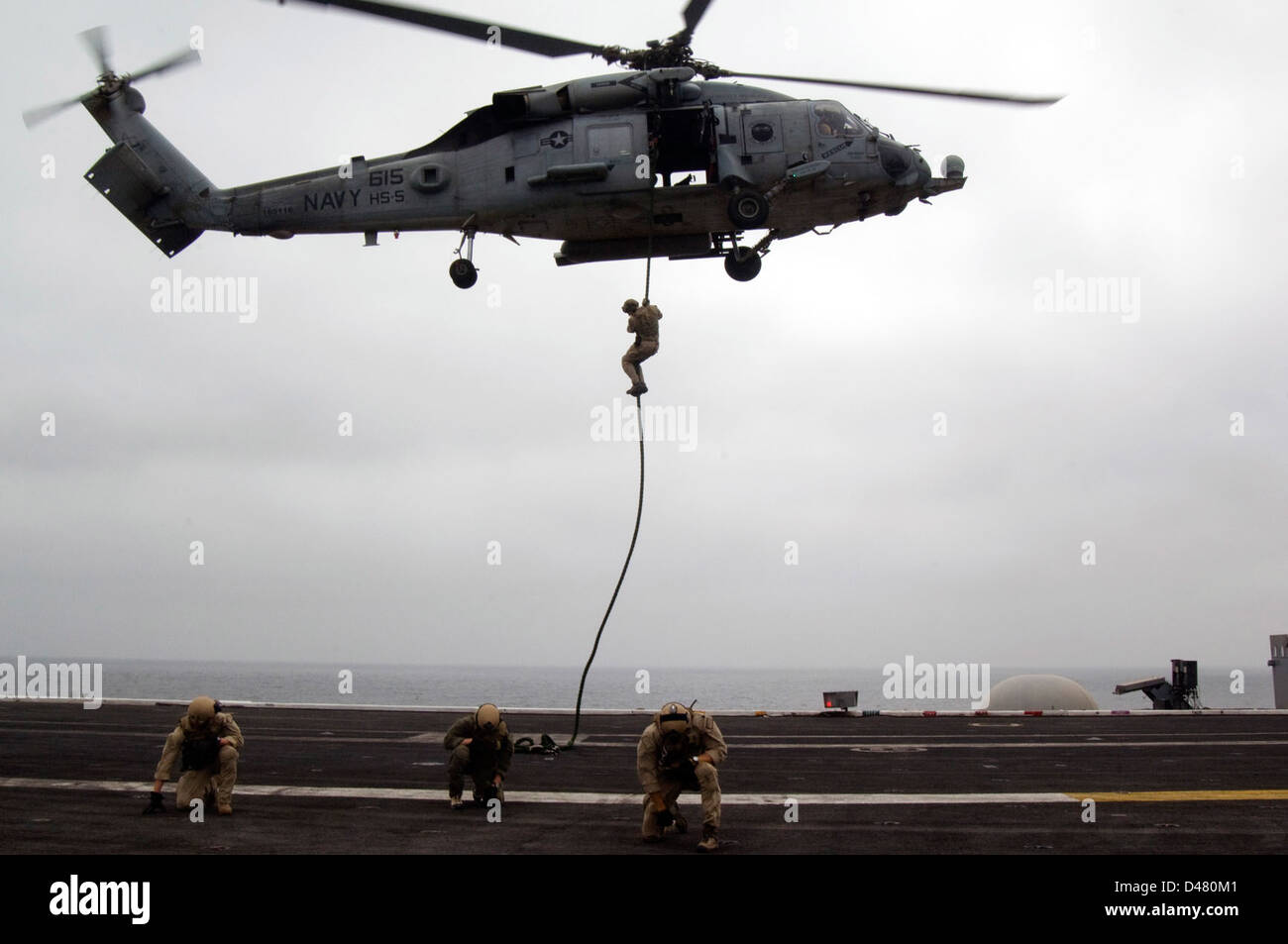 An explosive ordnance disposal technician repels Stock Photo - Alamy