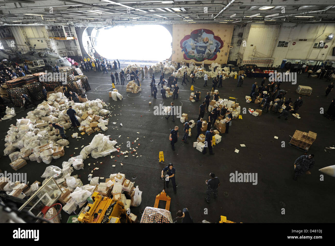 Sailors pick up mail Stock Photo - Alamy