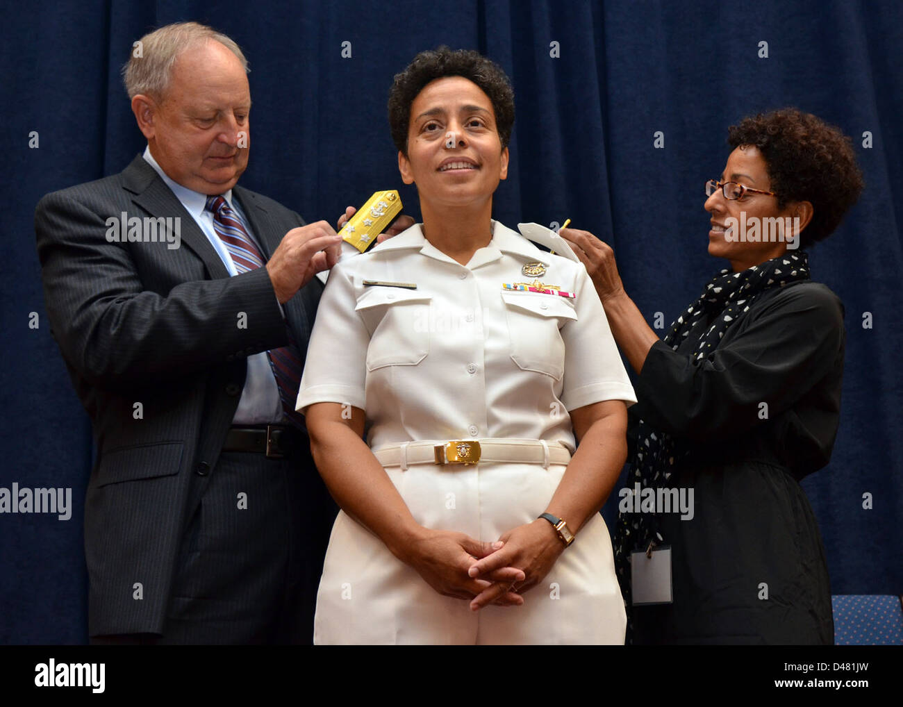 African american us navy sailor hi-res stock photography and images - Alamy