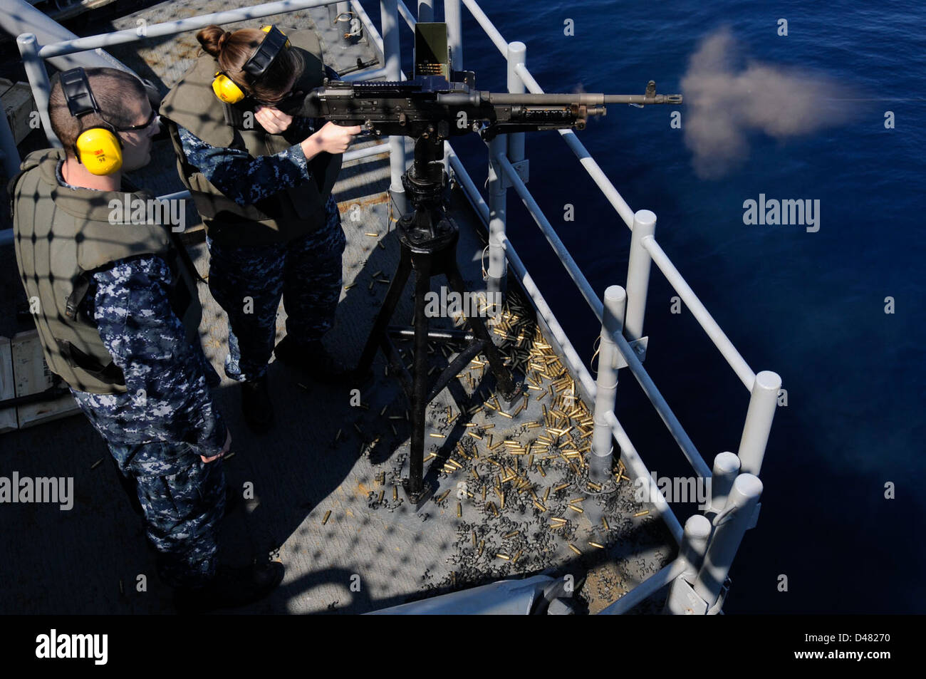 U s navy sailor fires hi-res stock photography and images - Alamy