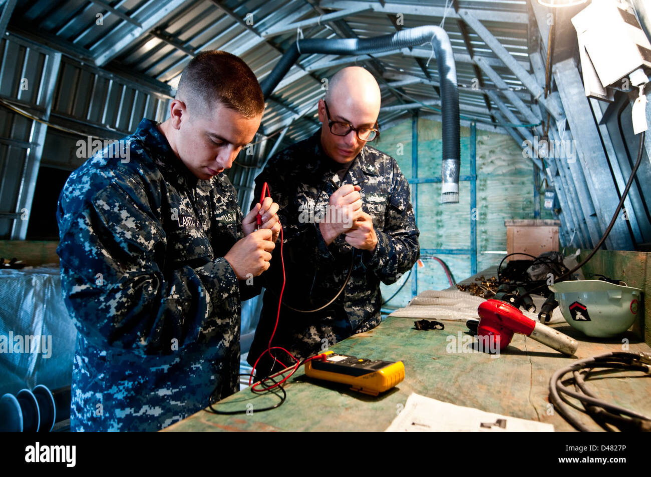 Load test hi-res stock photography and images - Alamy