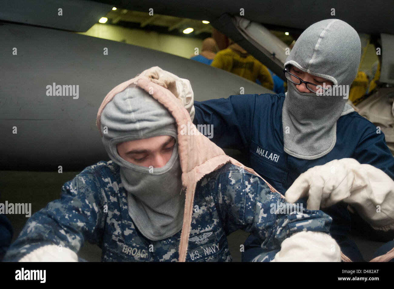 Field dressing hi-res stock photography and images - Alamy