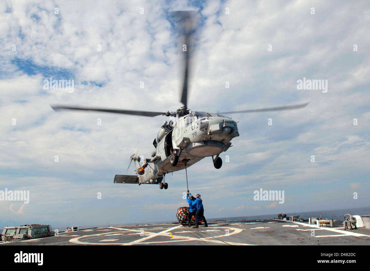 Cargo sling hi-res stock photography and images - Alamy