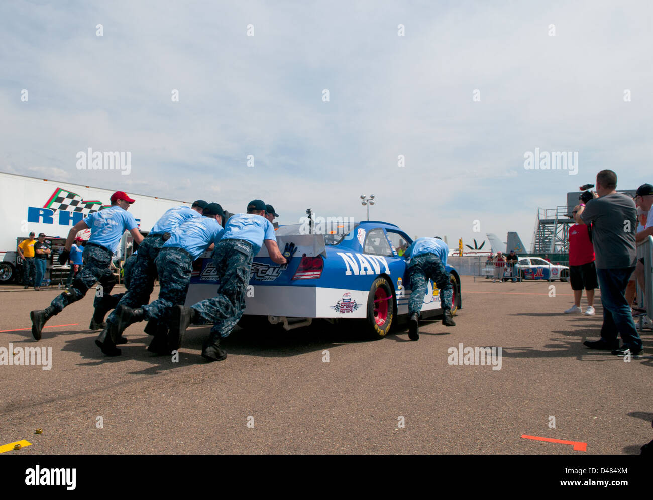 Racecar And Pit Crew Stock Photos & Racecar And Pit Crew Stock Images ...