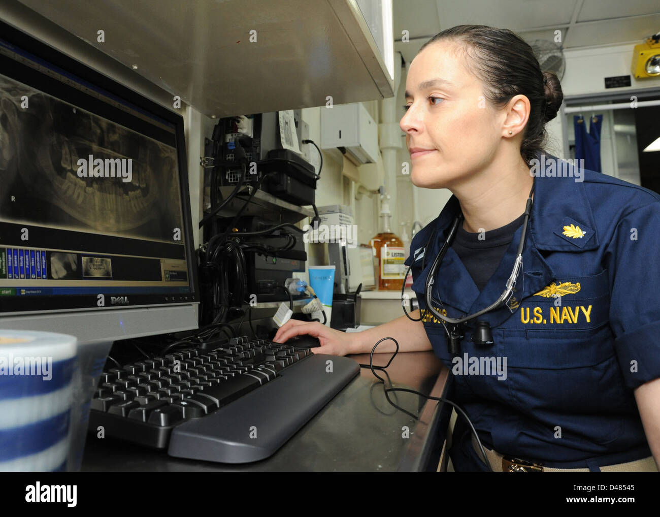 Navy dentist hi-res stock photography and images - Alamy