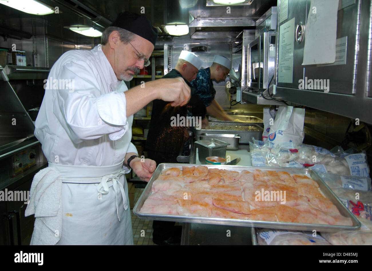 Us navy cooks hi-res stock photography and images - Alamy