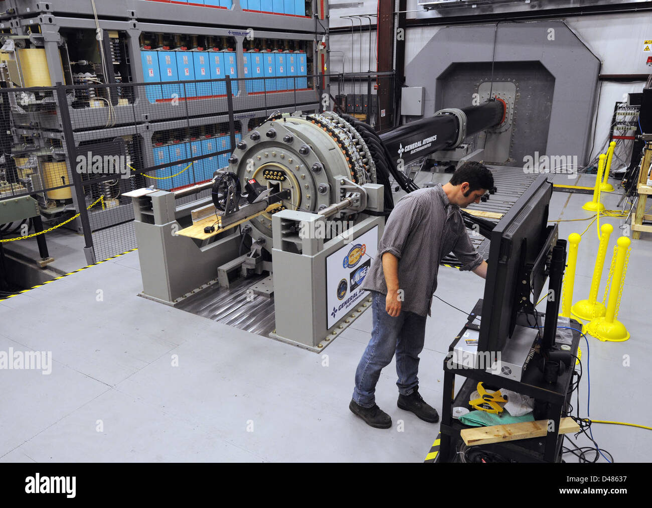 A U.S. Navy railgun is tested for its potential use in future military ...