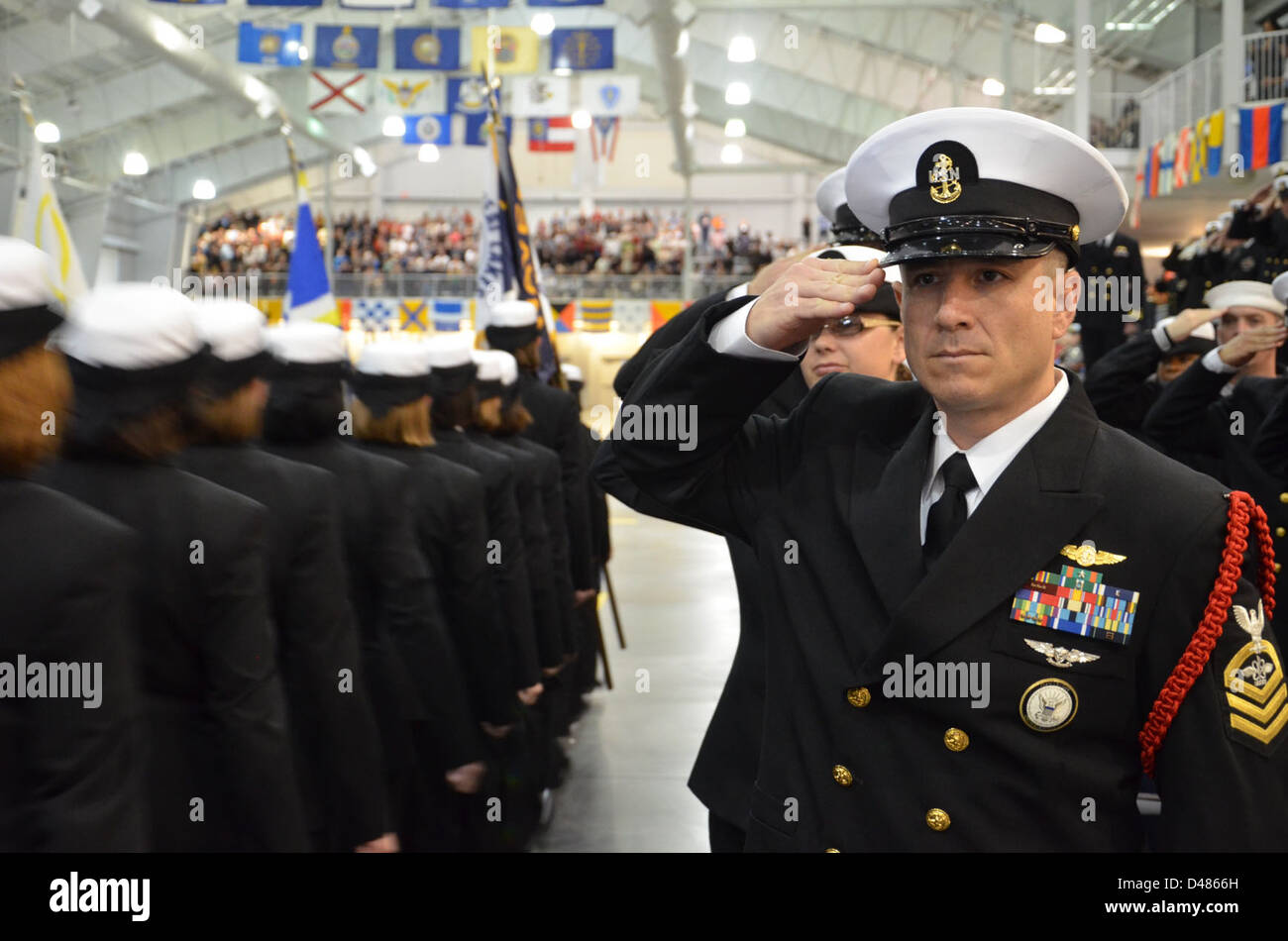 Sailor salutes hi-res stock photography and images - Alamy