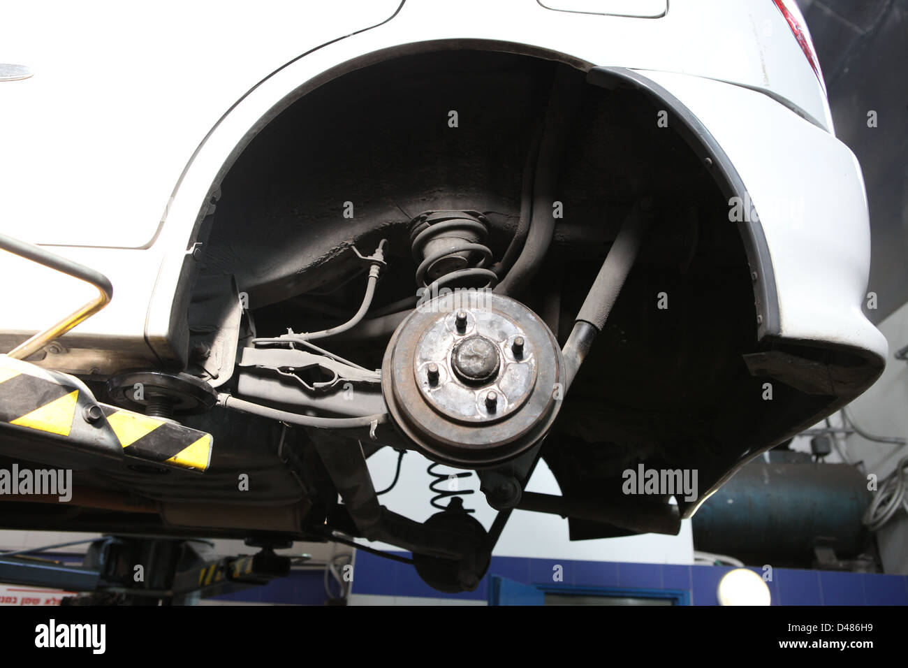 Car being serviced hi-res stock photography and images - Alamy