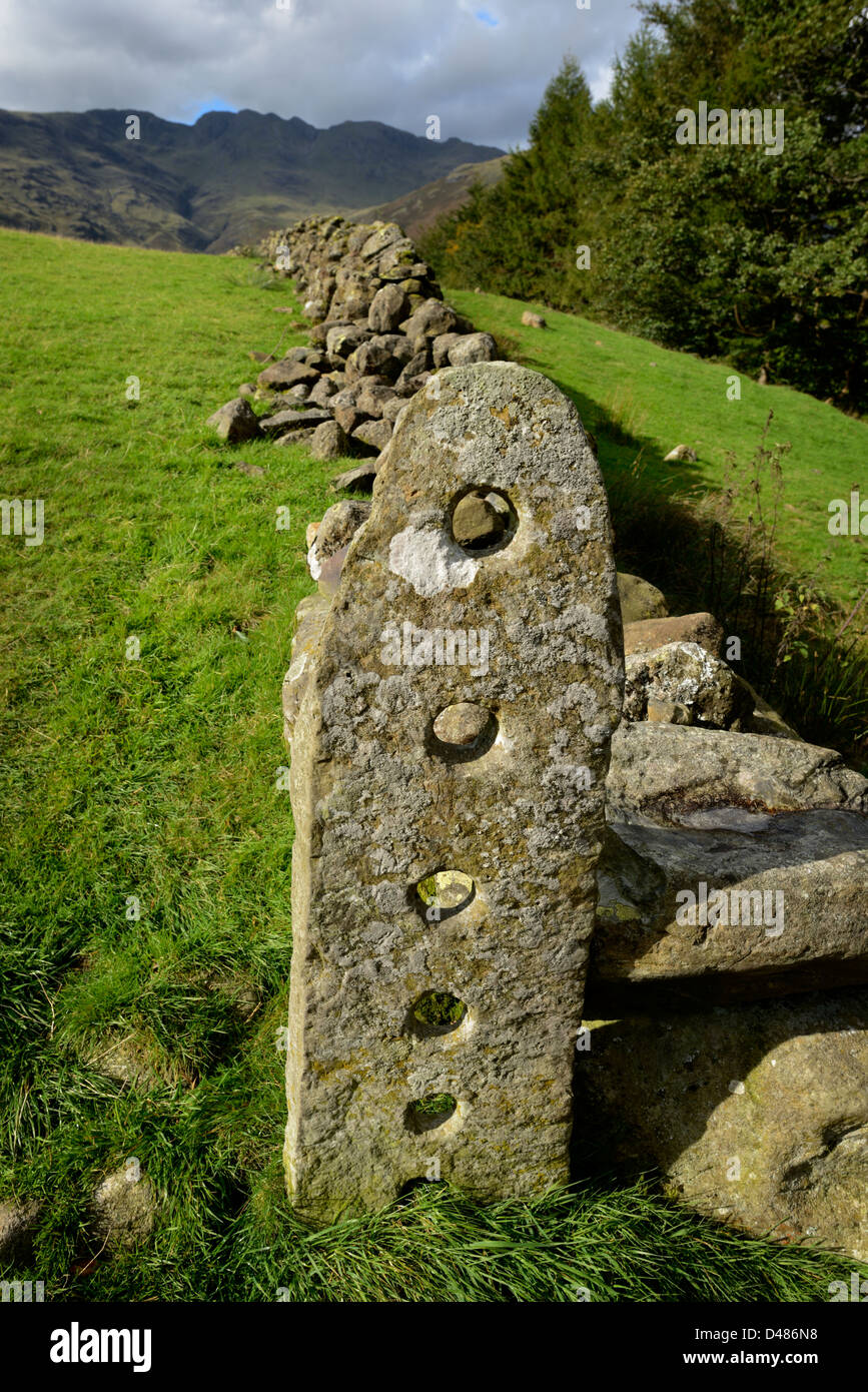 Stone gate post hi-res stock photography and images - Alamy