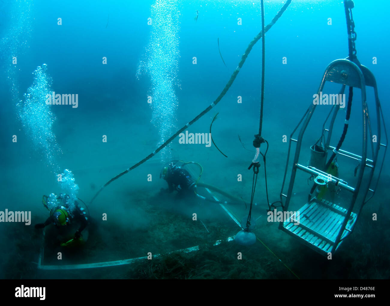 Underwater recovery operations hi-res stock photography and images - Alamy